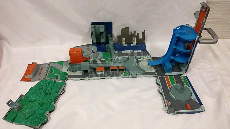 50 Micro Machines Vehicles & Play Set Truck